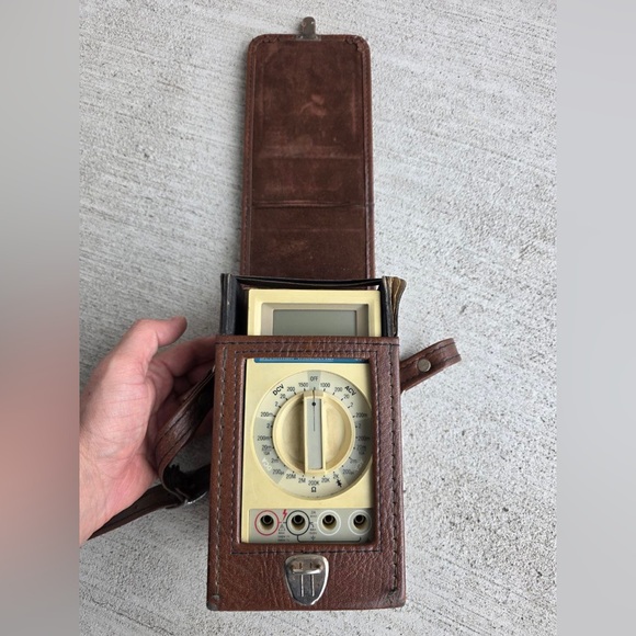 Other | Vintage Beckman Industrial 441 Multimeter W Leather Case Tested ...